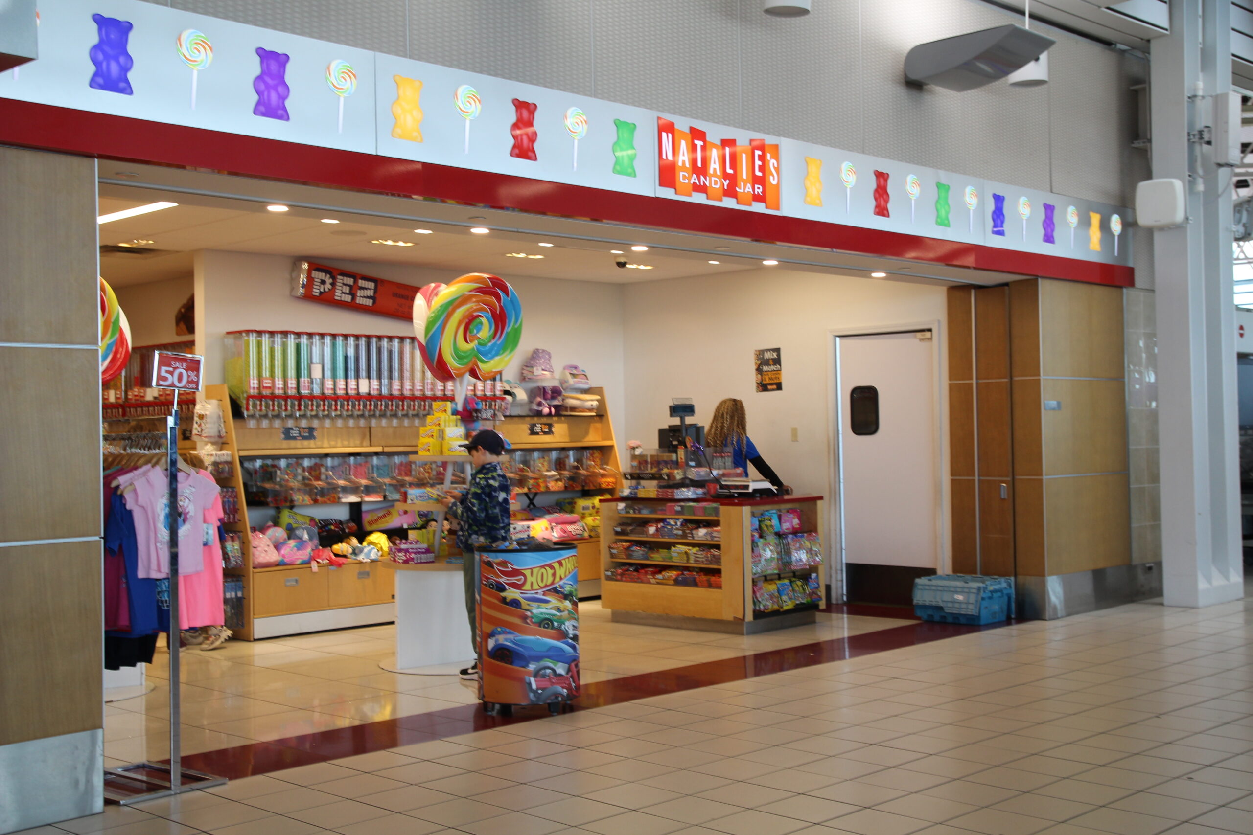 Natalie's Candy Jar - E14 - St. Louis Lambert International Airport